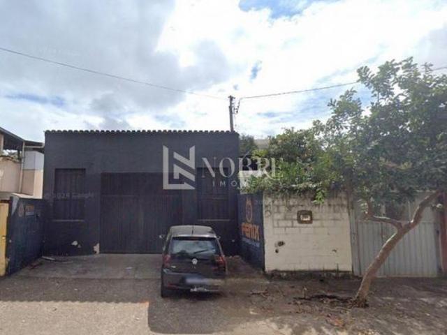 Lote com Galpão com 160 m²