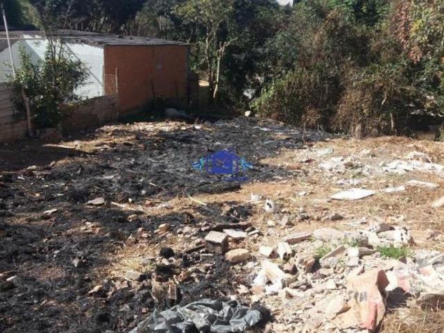 Lote com leve declive, possuindo 360m² sendo 12x30