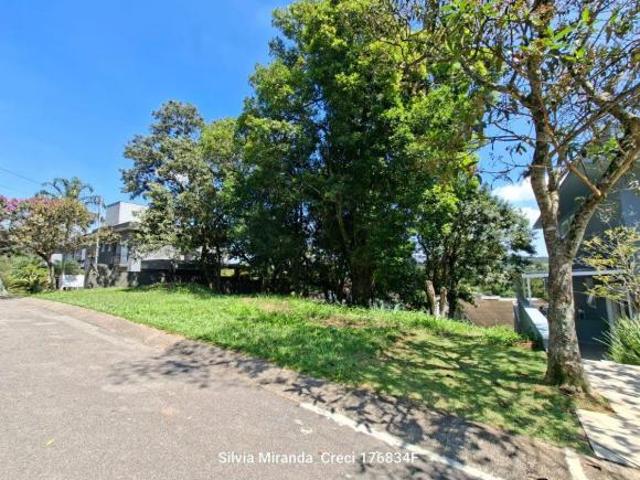 Lote com linda vista no condomínio Golf Village, km 23 da Raposo Tavares