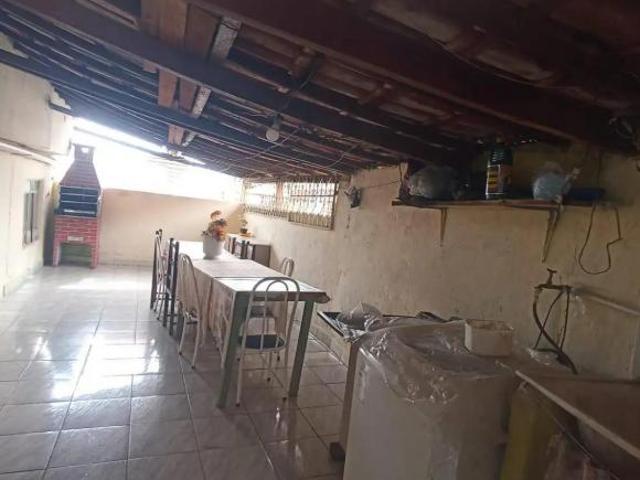 Lote com seis residências à venda