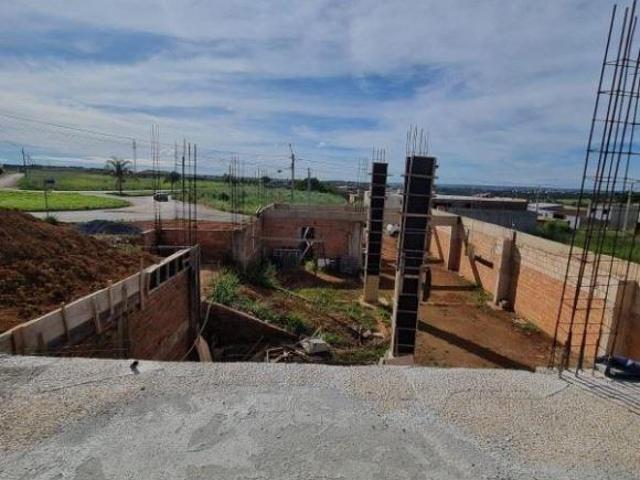 LOTE COMERCIAL DE ESQUINA COM CONSTRUÇÃO EM ANDAMENTO