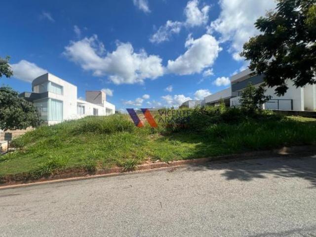 Lote Condomínio Valle da Serra, com vista para área de preservação
