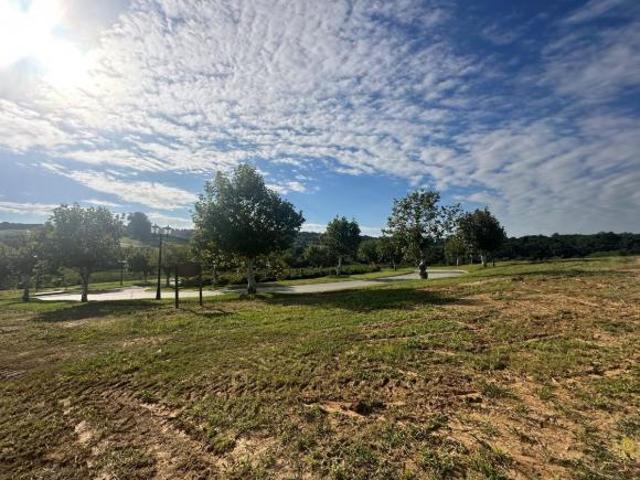 Lote de alto padrão em condomínio exclusivo em Porto Feliz SP: 2.783 m² de área. Aproveite essa opor