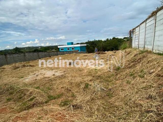 Lote de aproximadamente 1480m² com dimenssões de aproximadamente 20m x 74m