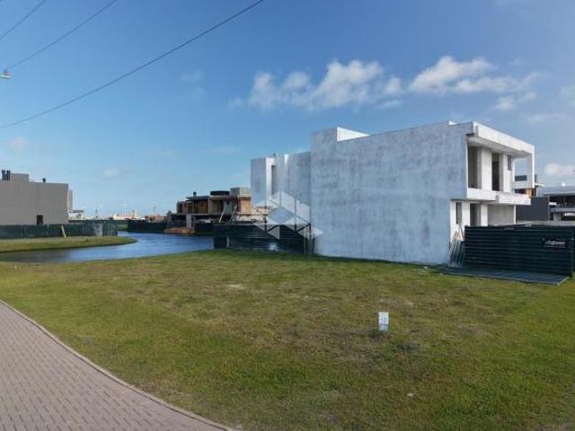 Lote de esquina com 375,80m² fundos para o lago no condomínio fechado Zen Concept Resort em Xangri L