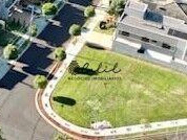 Lote de esquina com 571 m² no condomínio Pitangueiras R$ 749.000,00