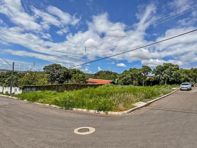 LOTE DE ESQUINA NO CONDOMÍNIO QUINTAS INTERLAGOS – JARDIM BOTÂNICO