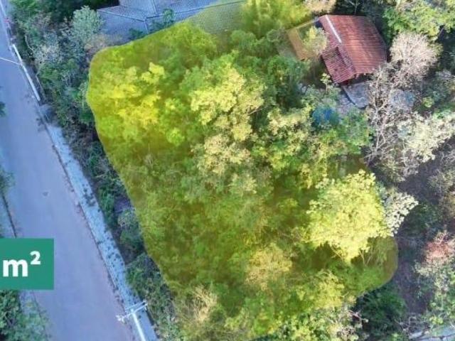 Lote de Esquina no Santuário de Paz e Verde