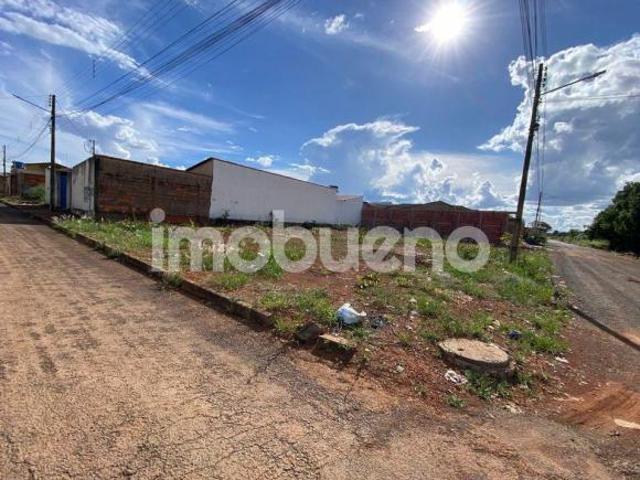 Lote de esquina na rua 6 do Jardim Triângulo, 475,5m²
