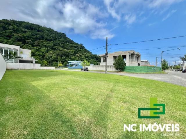 Lote de Esquina à Venda no Condomínio Costa Nova – Caraguatatuba