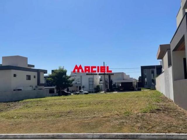 Lote de terreno no condomínio Aruanã