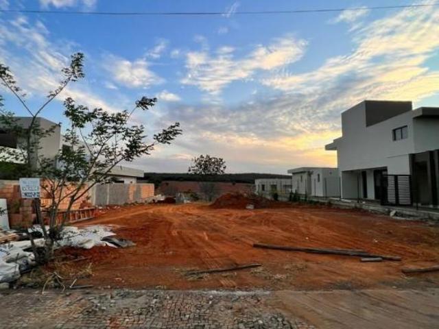 Lote de 1.000 metros no condomínio Vitória Golf