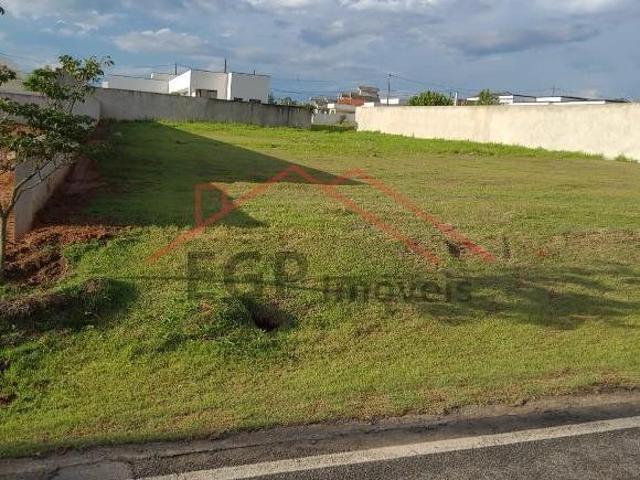 Lote de 1.000m², plano, no Condomínio Solar do Bosque, em Sorocaba. O condomínio oferece portaria e