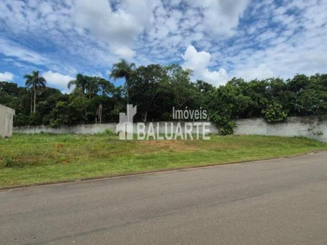 Lote de 1.750 m² no Reserva da Fazenda ? localização privilegiada, a poucos passos da portaria