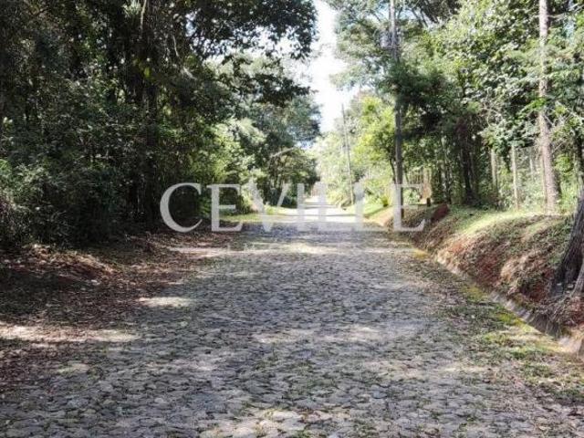 Lote de 2000m² com linda vista, área verde e riacho no condomínio Aldeia da Cachoeira das Pedras em