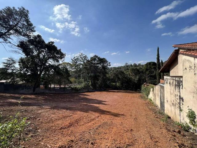 Lote de 2.765 m², Limpo e pronto para construir