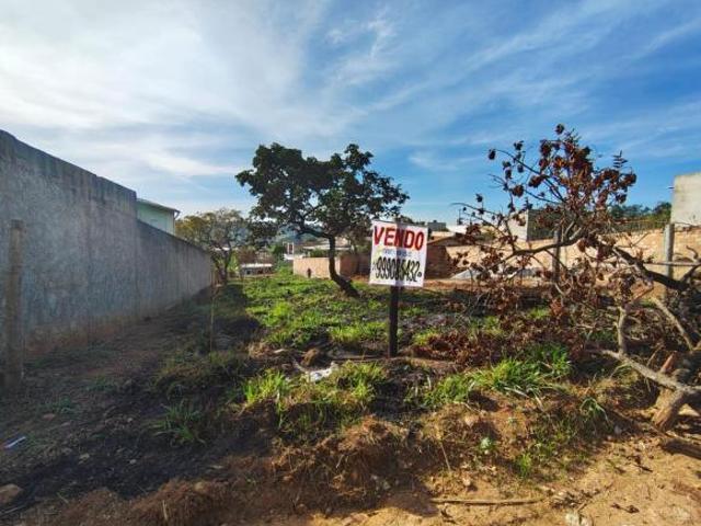 Lote de 360m² com água, luz, com documento em Mateus Leme