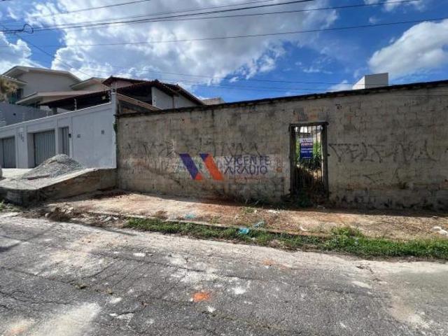 Lote de 381m², todo murado