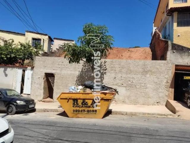 Lote de 300m²  com localização estratégica no bairro