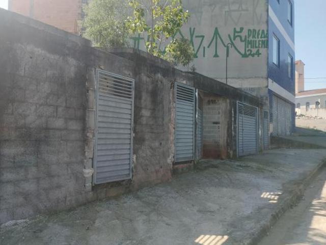 Lote de 310 m² total,com contrução de 03 casas térreo de esquina + terreno nos
