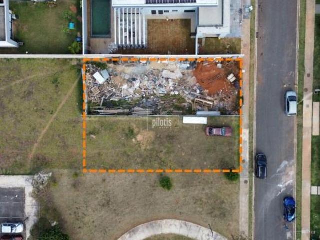 LOTE DE 517 M² EM CONDOMÍNIO FECHADO