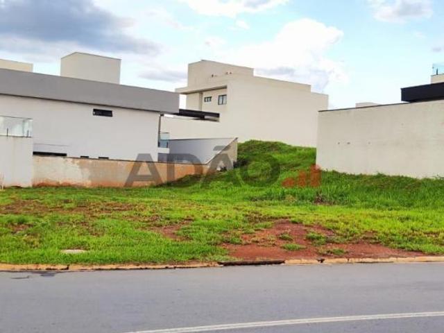 Lote Exclusivo no Condomínio Jardins Capri com Localização Privilegiada Frente à Área de Lazer Lote