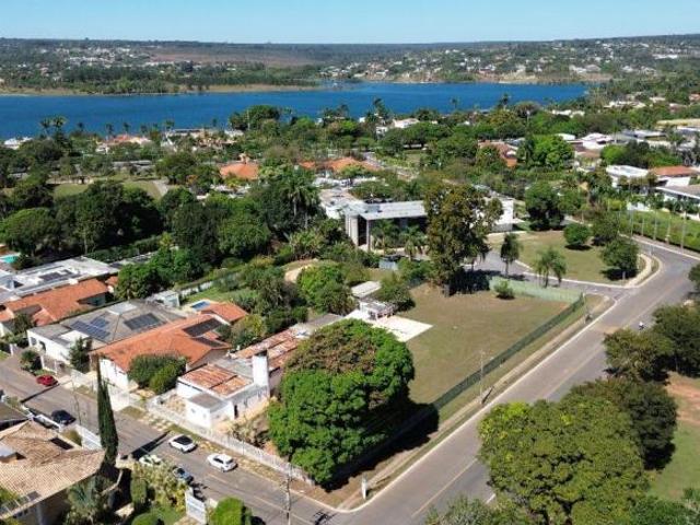 Lote Exclusivo no Lago Sul SHIS QI 11 com 2.400 m² de Área de Uso e Casa com 4 Suítes