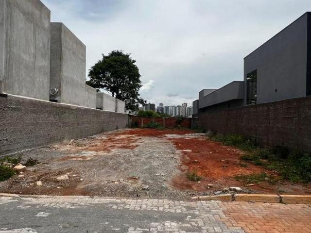 LOTE EM ARNIQUEIRA/ PARK WAY 400m2