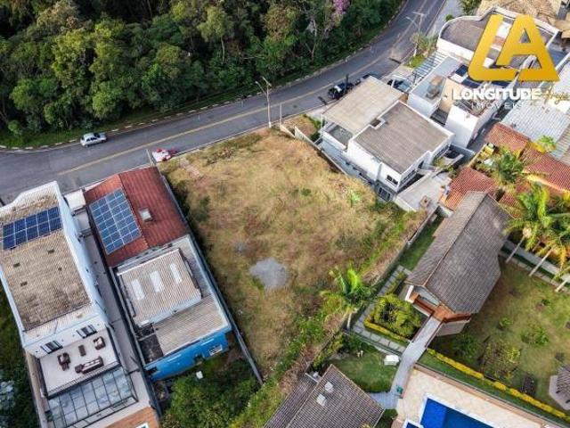 Lote em Arujá com projeto aprovado, aclive e potencial construtivo