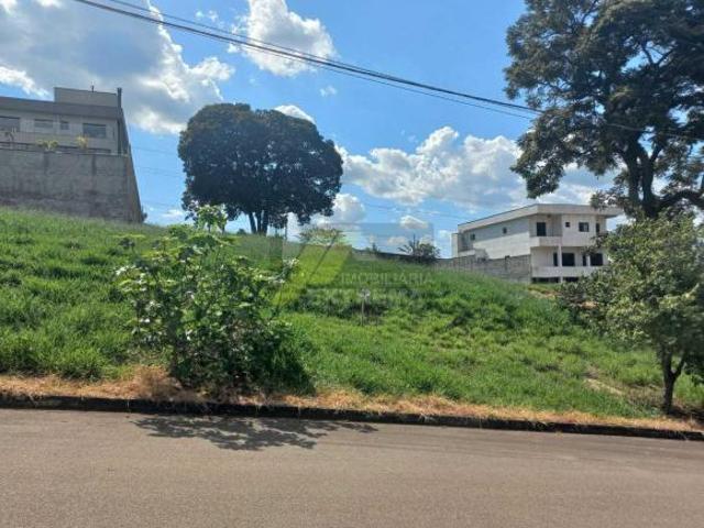 Lote em condomínio, com planta aprovada