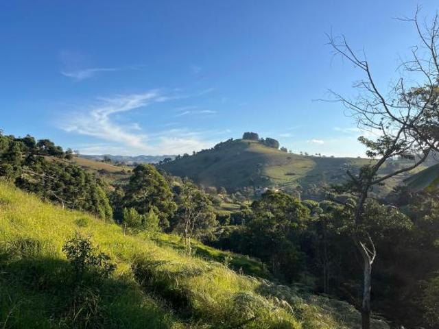 LOTE EM CONDOMÍNIO COM VISTA PARA MONTANHA E RIACHO, NA CHARMOSA GONÇALVES