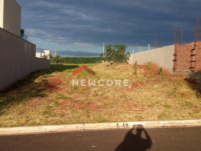 Lote em condomínio em Avenida de León Residencial Villa de León Piratininga/SP