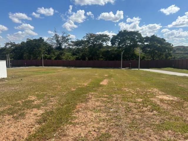 Lote em condomínio fechado a venda no Jardins Capri em Senador Canedo Go