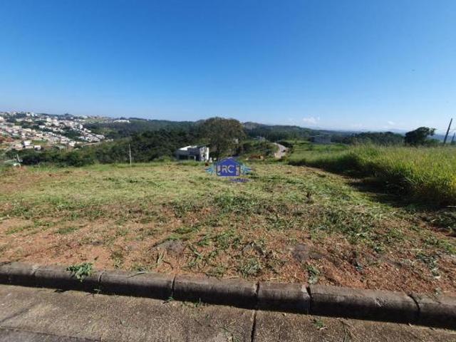 Lote em condominio medindo 220 m² possuindo topografia plana