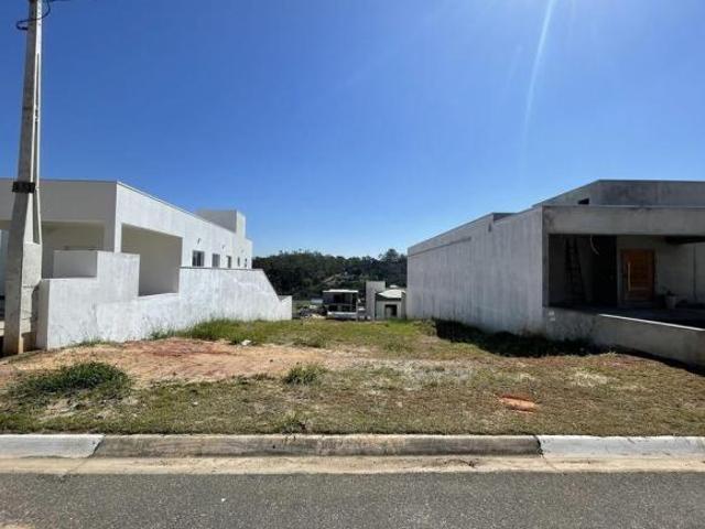 Lote em condomínio para venda, 317m²