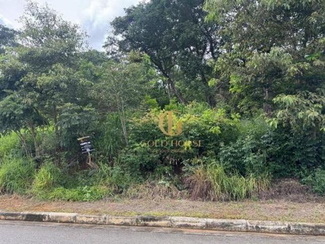 Lote em Lagoa no Condomínio Versailles