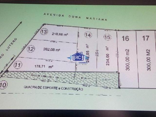 Lote em rua tranquila com 10 metros de frente. Possibilidade de venda conjunta com os lotes próximos