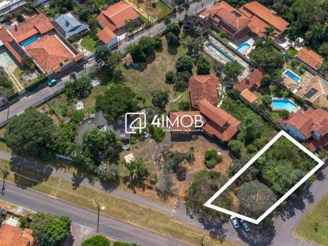 LOTE | ENTRE LAGOS | UM TERRENO RARO DIANTE DO VERDE