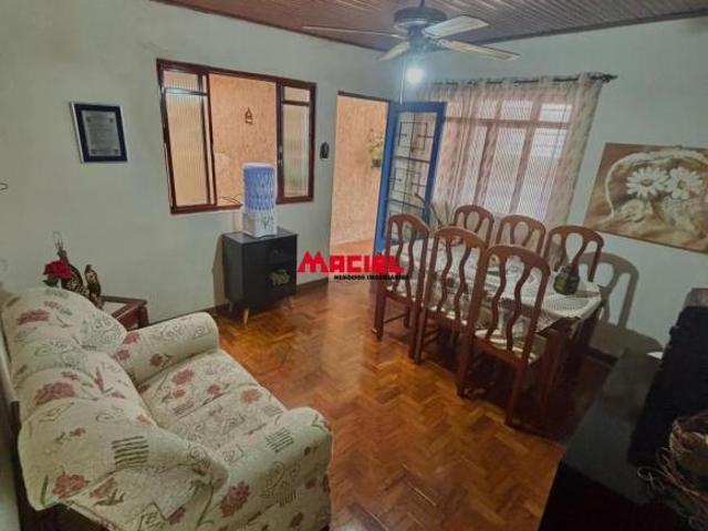Lote inteiro Jardim Satélite, casa antiga em boas condições