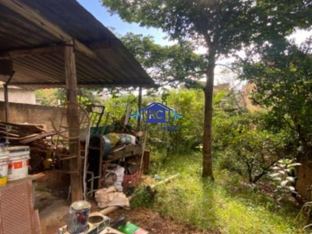 Lote Localizado em Bairro Consolidado Medindo 360m², possui Arvores Frutiferas e Uma Otima Topograf