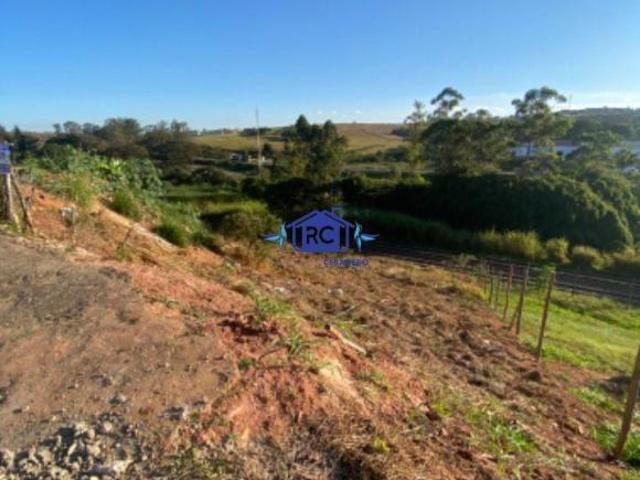 Lote localizado no bairro santa matilde extensao, medindo 819 m² possuindo topografia declive