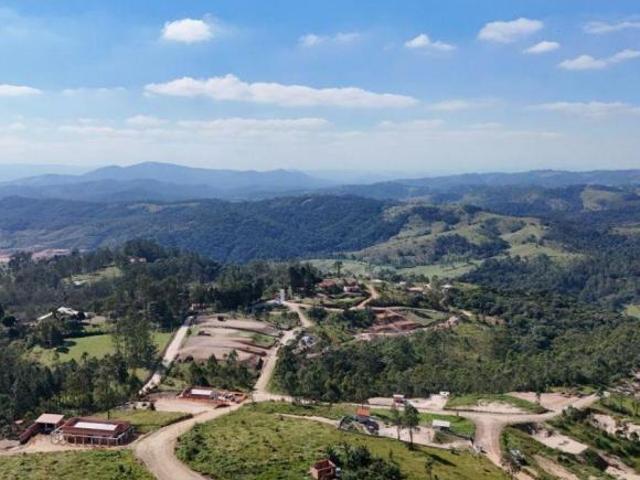 Lote para Airbnb com entrada de apenas 40mil + 60x com vista panoramica para montanhas