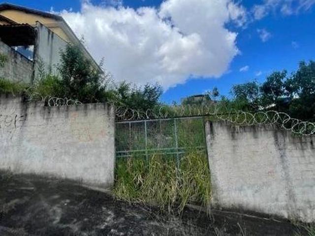 Lote plano no bairro Arvoredo, excelente opção para investidor!