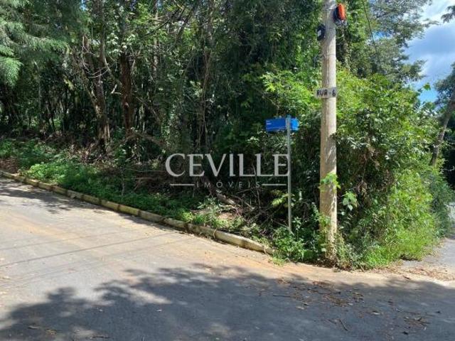 Lote plano de esquina com 1.350 m² em Casa Branca