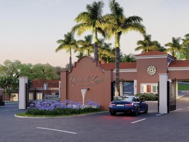 LOTE RESIDENCIAL NO CONDOMÍNIO QUINTA DO LAGO
