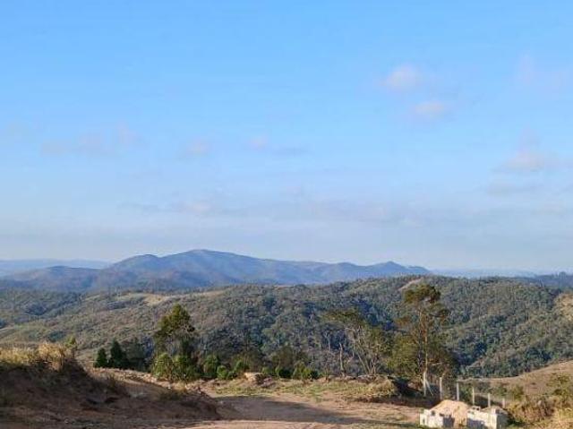 Lote semi plano com vista para montanhas em São Roque a 8 min do centro da cidade!