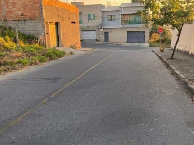 Lote Semiplano de 809 m² no Bairro Liberdade | Vista Privilegiada