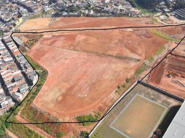 Lote / Terreno com 1 quarto à venda em Osasco, no bairro Industrial Anhanguera