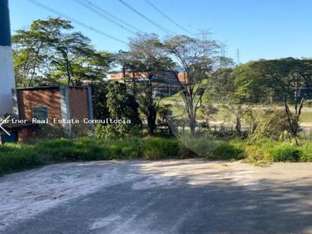 Lote / Terreno com 1 quarto à venda em Osasco, no bairro Industrial Anhangüera