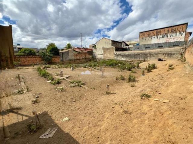 Lote / Terreno à venda em Belo Horizonte, no bairro Céu Azul